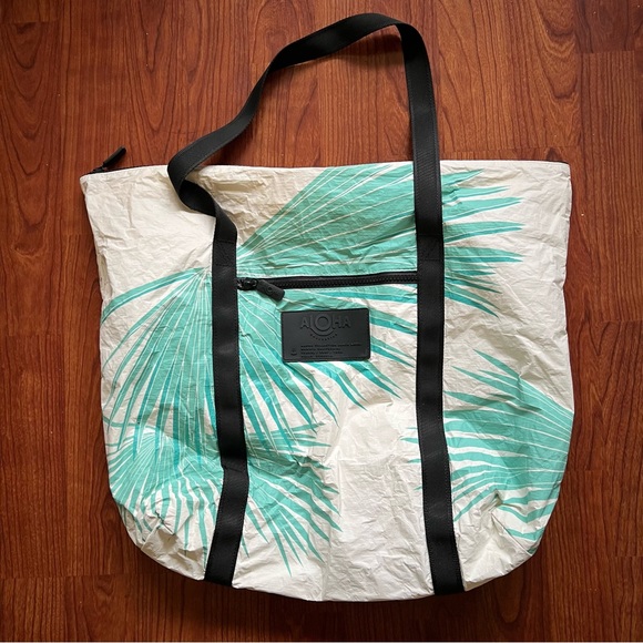 ALOHA Collection | Bags | Aloha Collection Day Tripper Bag | Poshmark